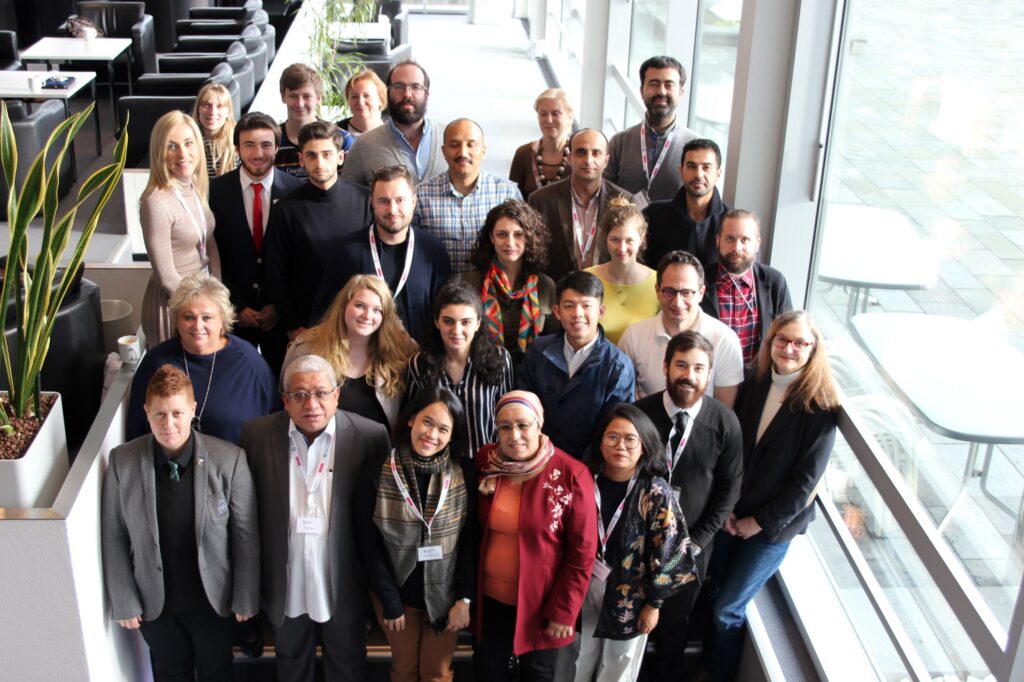 Populer atau Populis | Bernard Simamora